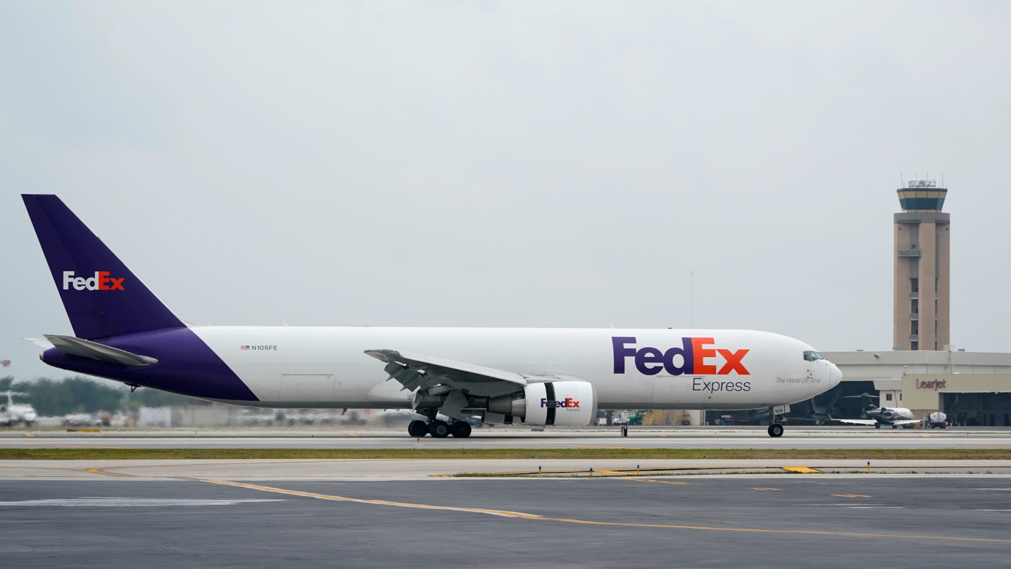 Boeing cargo plane lands in Türkiye without front landing gear, no casualties