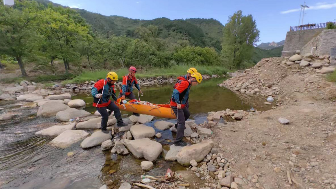 Mountain rescue team reaches peaches for peak efficiency