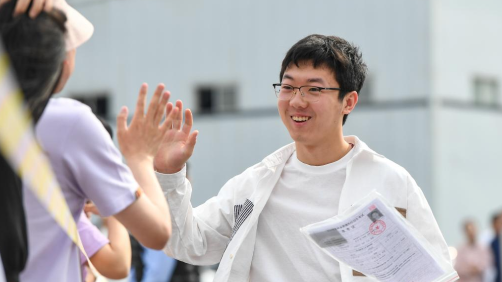 Record 13.42m Chinese students take fiercely competitive college exam