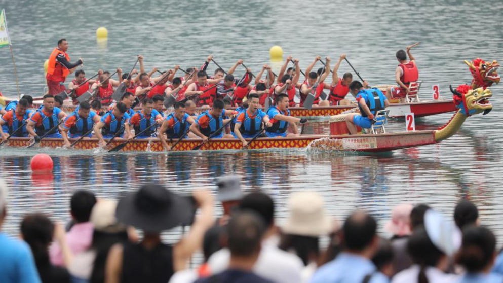 Dragon boat races make waves in China
