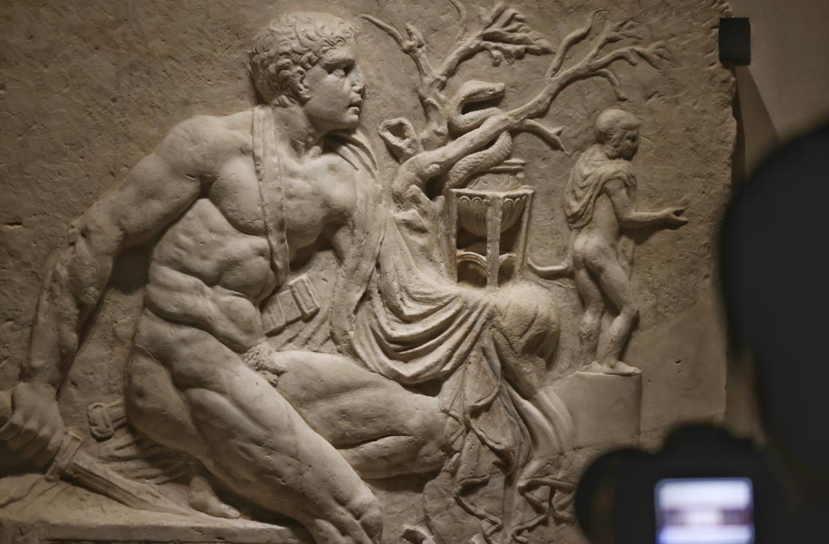 Cultural relics of Roman Empire go on display at Guangdong Museum