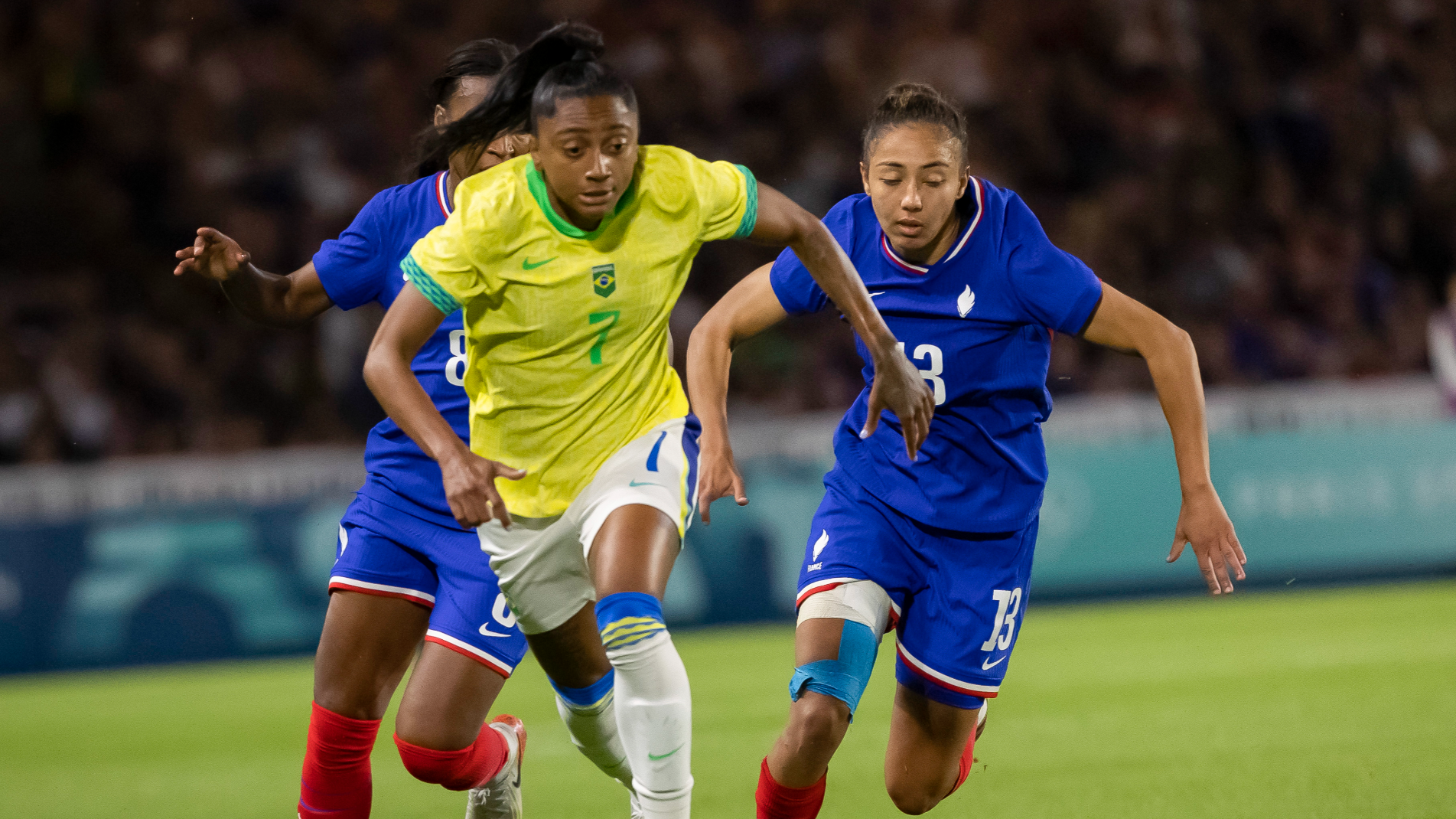 Brazil upset France to meet Spain in women's soccer semifinals
