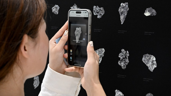 No link between mobile phones and brain cancer, WHO-backed study says