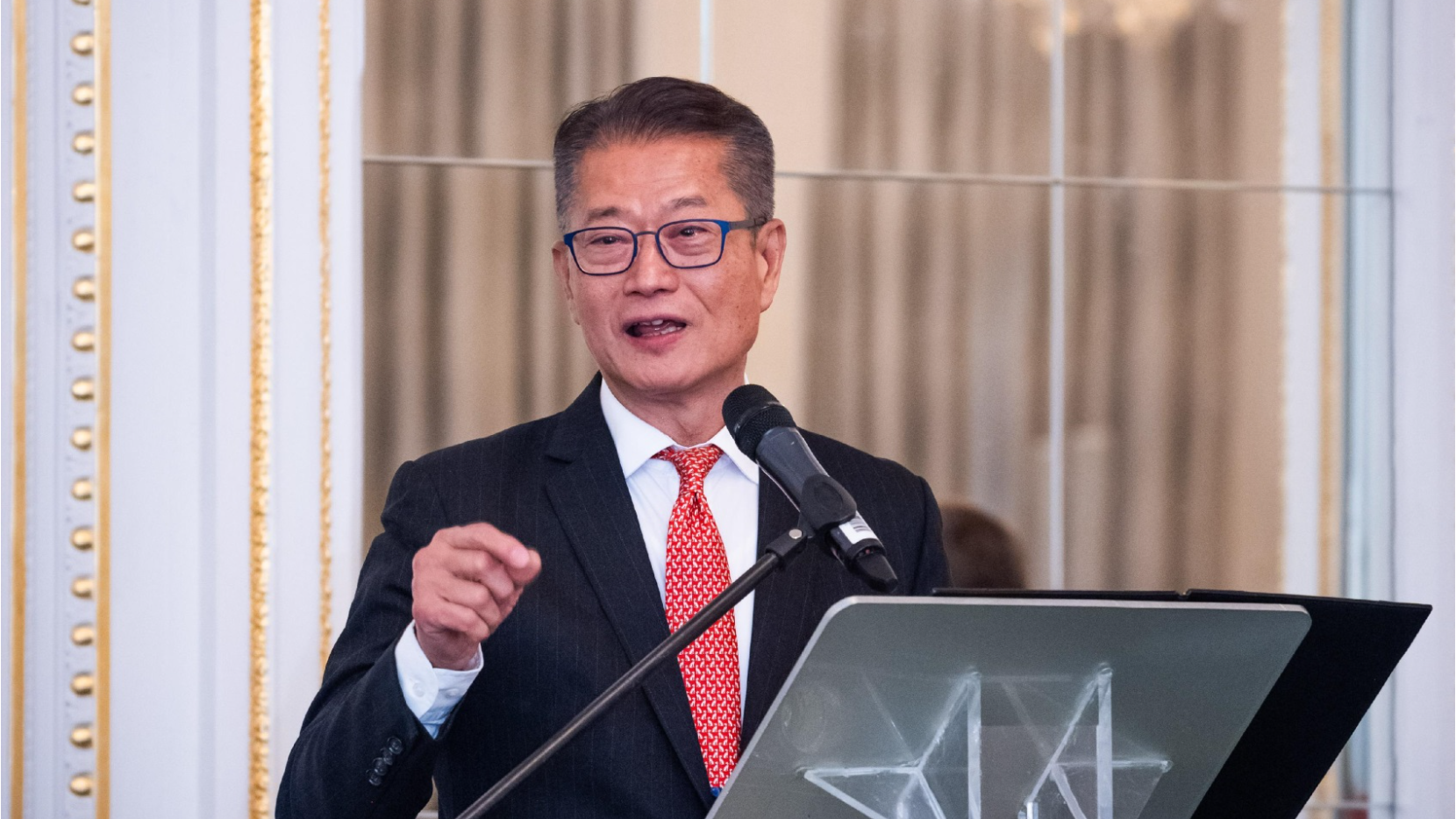 Chan stresses boosting cooperation with UK financial sector