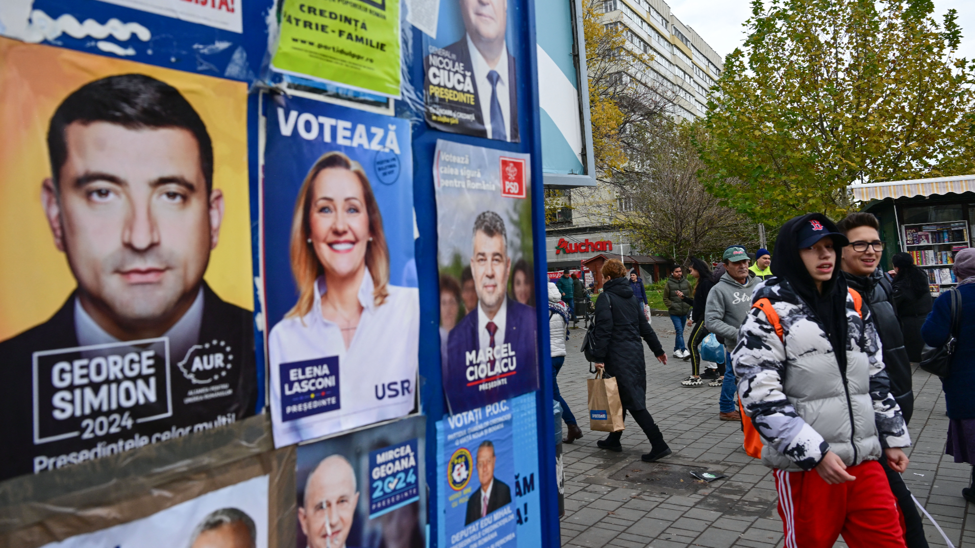 Romanians vote in first round of presidential election