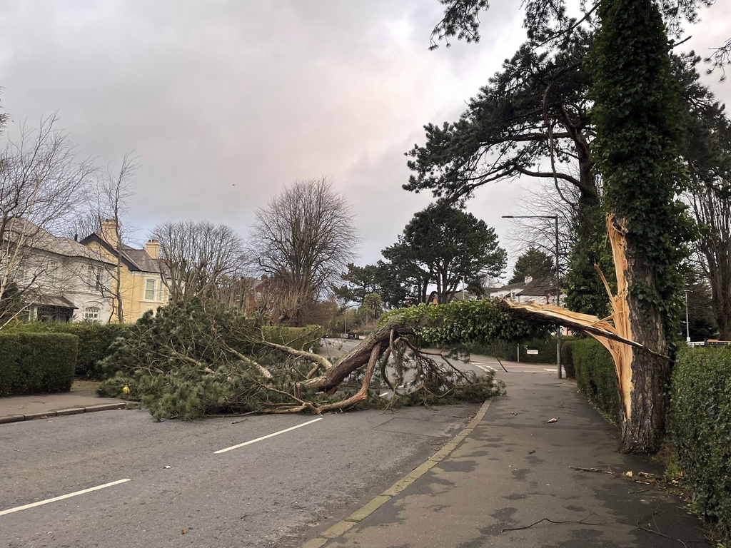 Ireland, Northern Ireland battered by record winds from Storm Eowyn