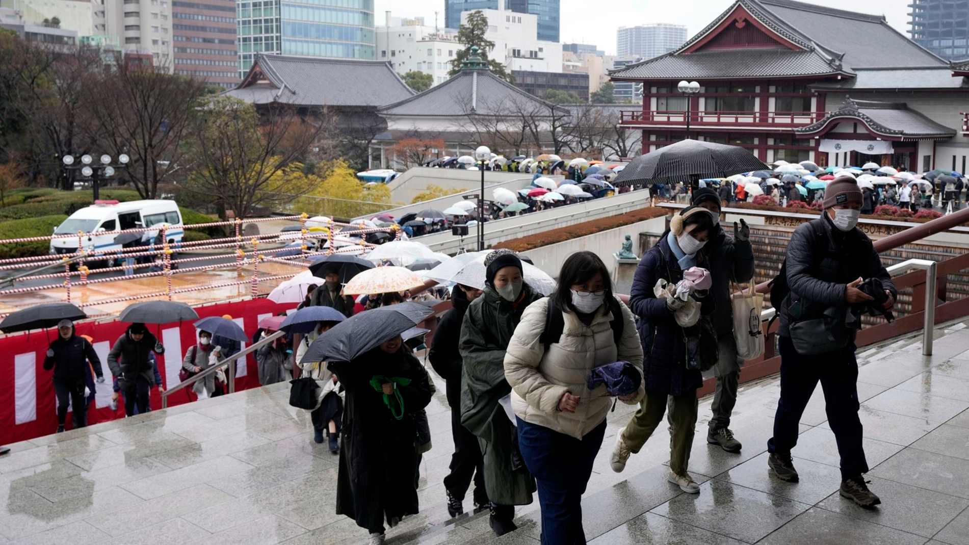 Cold wave brings heavy snow, strong winds across Japan