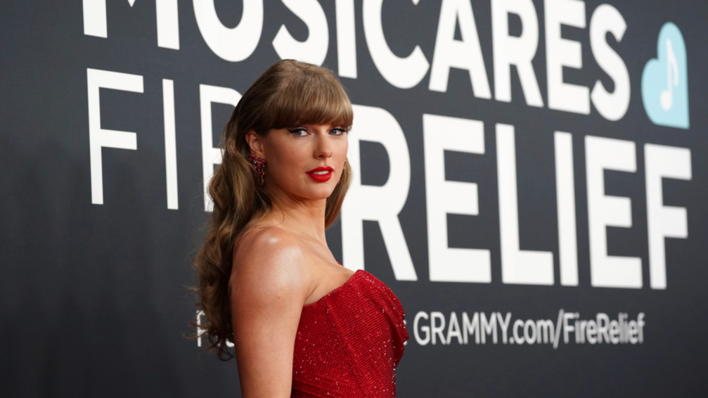 Taylor Swift wins recording artist of the year crown for fifth time