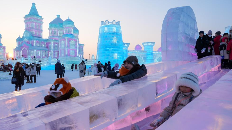 World's largest ice-and-snow park in China to close as temperatures rise