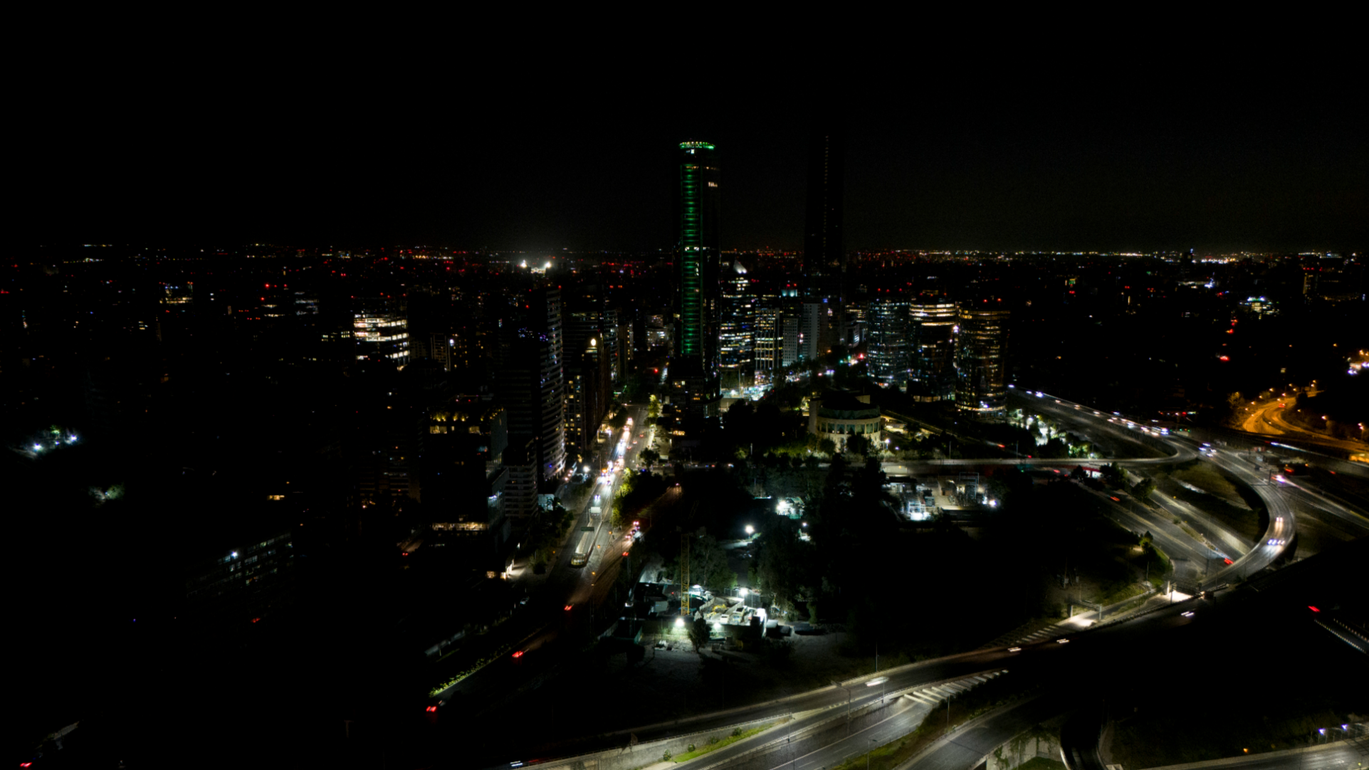 Chile power outage plunges capital into darkness, hits major copper mines