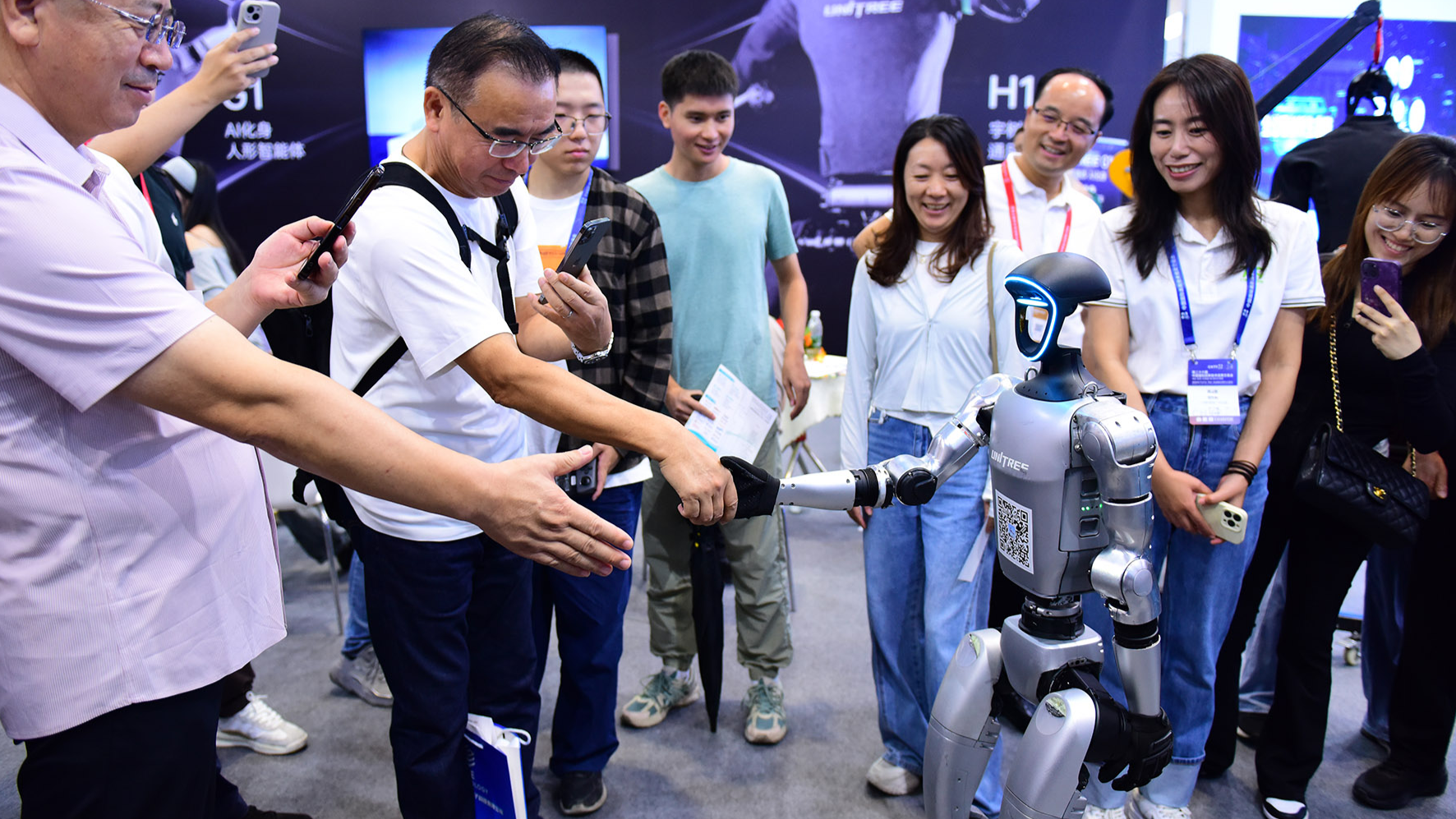 Private-sector tech companies to drive growth