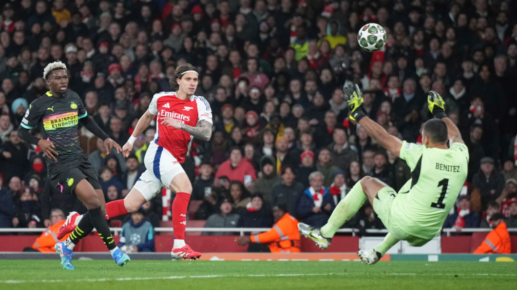Arsenal ease through to quarterfinals as PSV restore pride