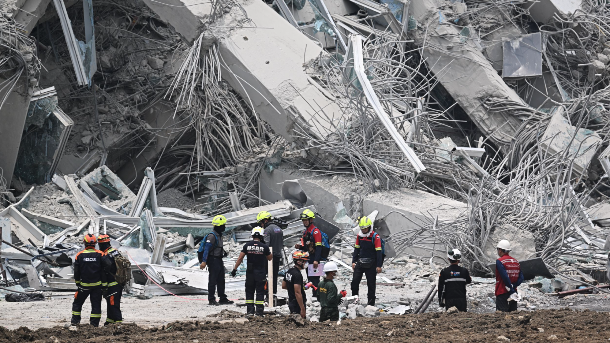 Myanmar quake death toll tops 1,000 amid frantic rescue efforts