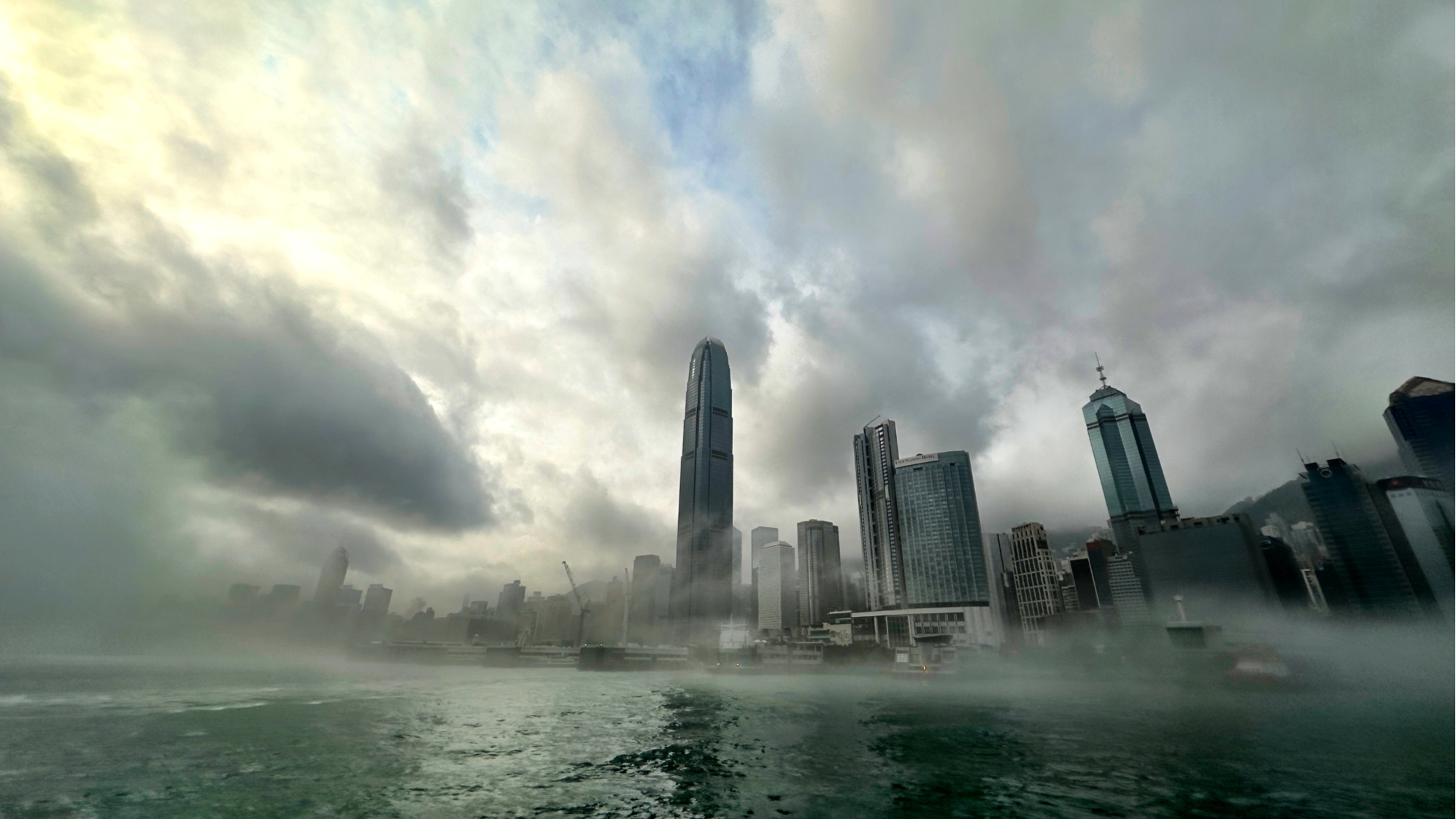 Lightning reported as HKO issues strong monsoon signal