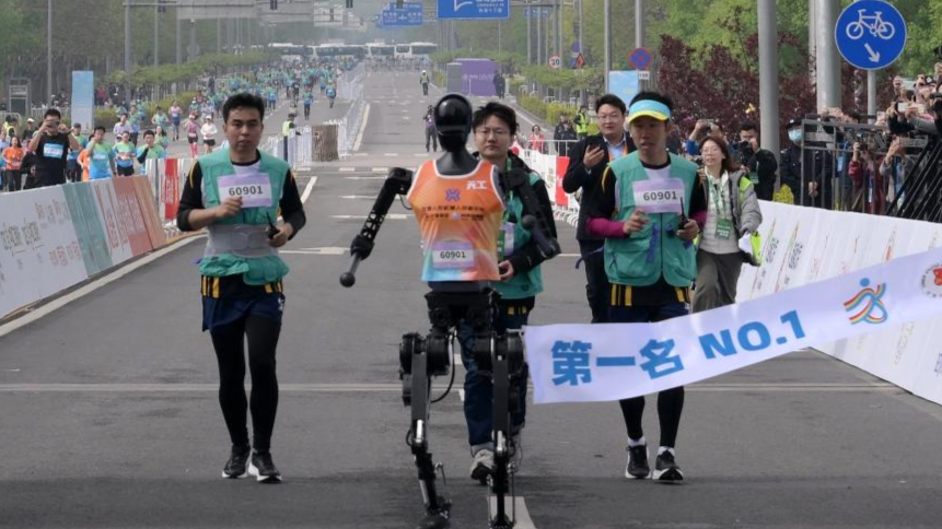 Humanoid robots take first marathon strides in silicon sprint