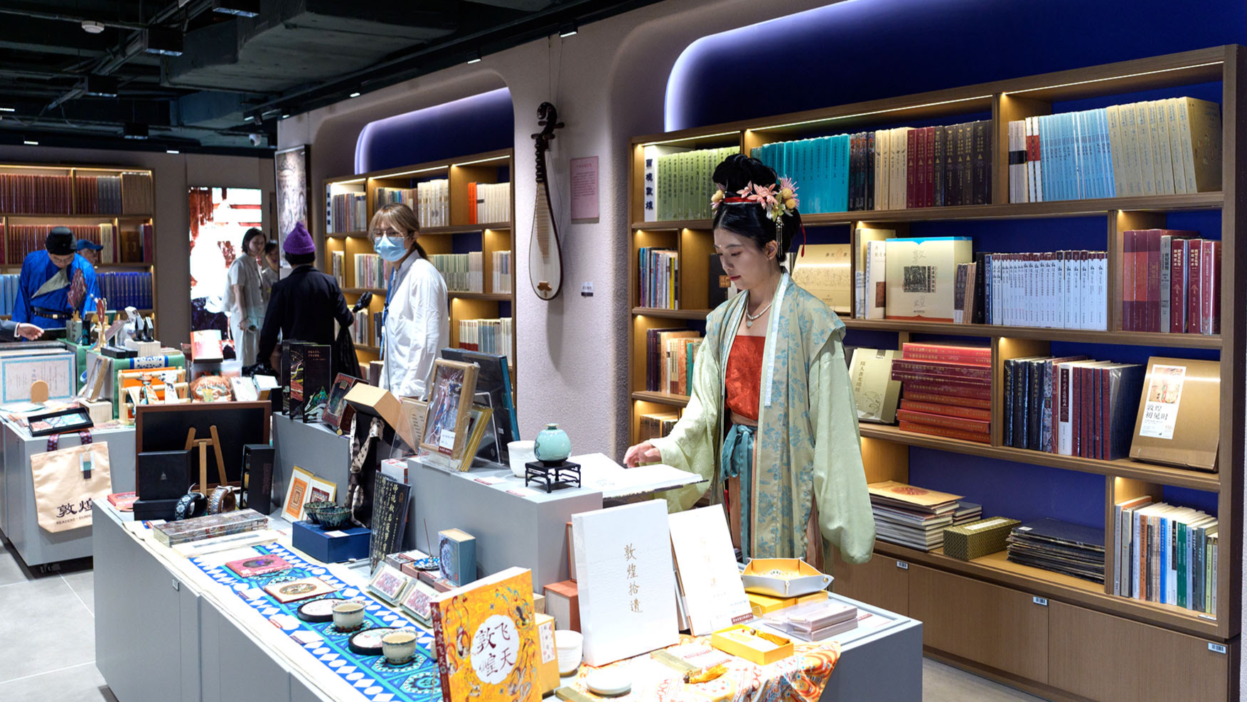 Shanghai bookstore opens new chapter
