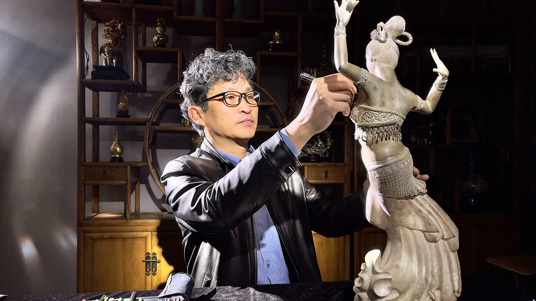 Master craftsman speaks visual language
