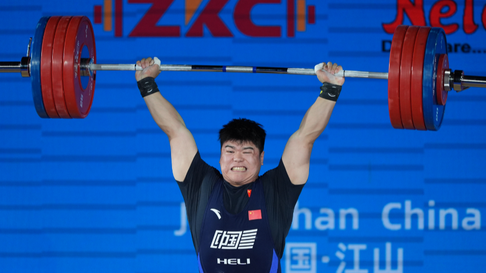 Liu Huanhua claims double golds at Asian Weightlifting Championships