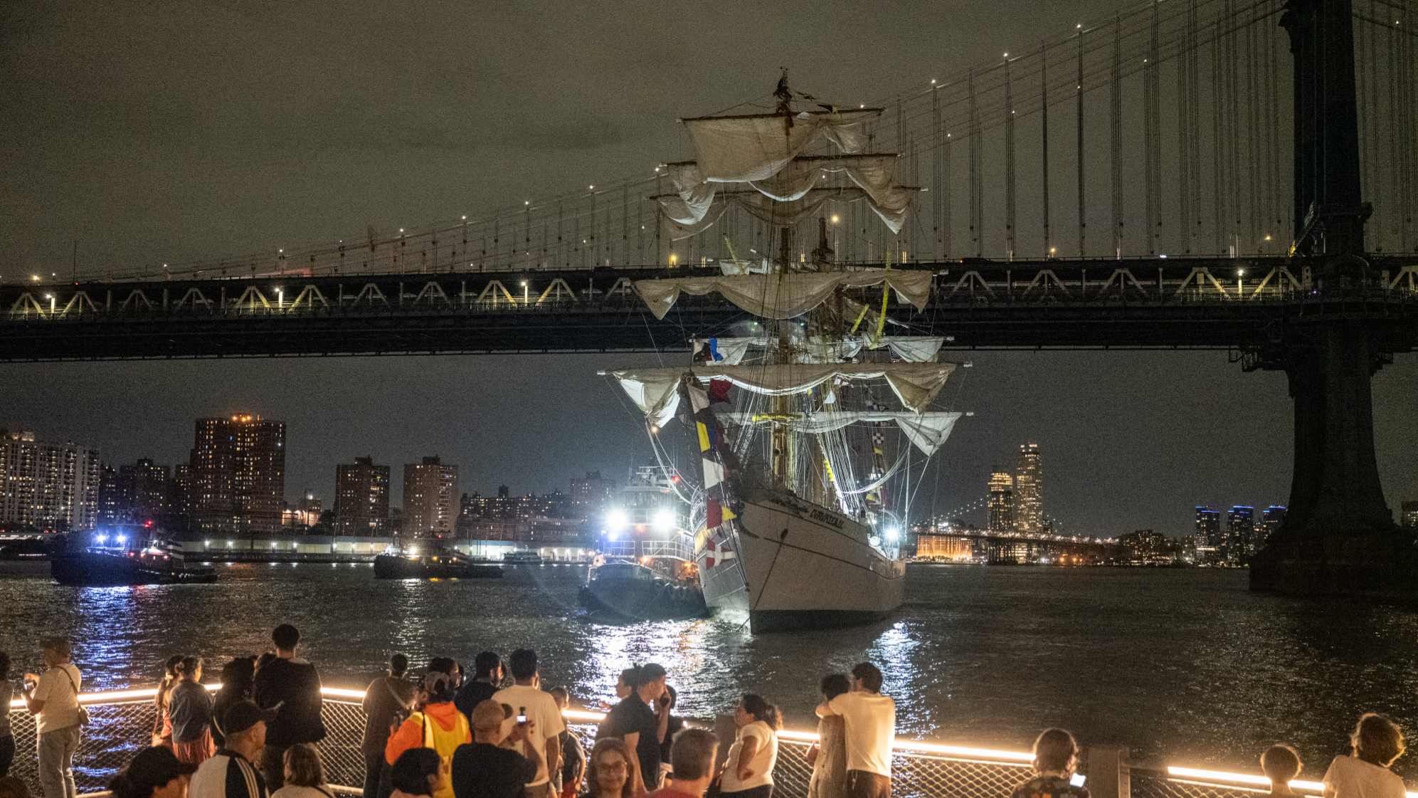 At least 2 dead, 19 injured in ship collision with bridge in New York