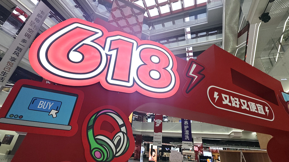 Shopping gala boosts market vitality