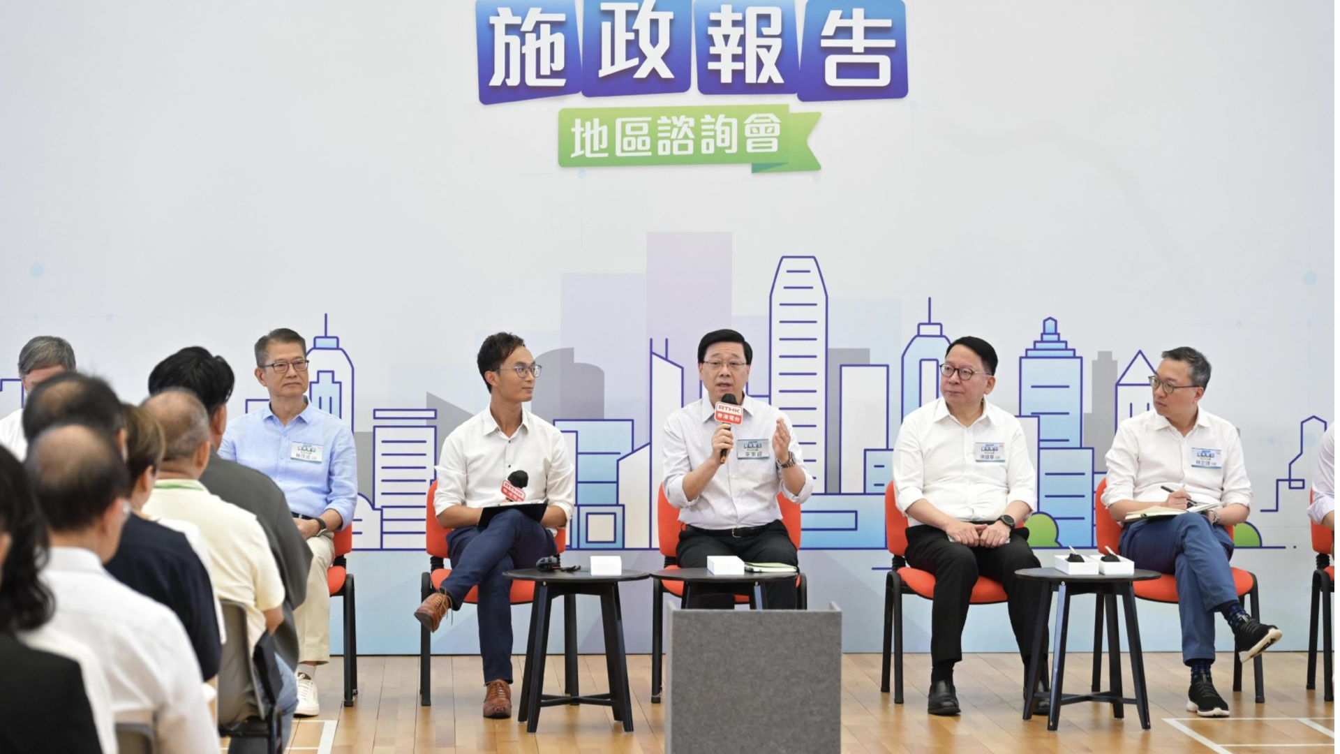 CE seeks views on policy address at Yuen Long district forum