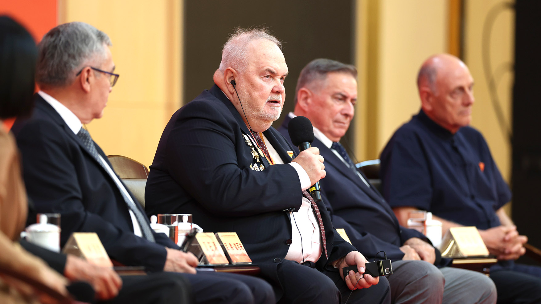 International figures call for solidarity to uphold peace