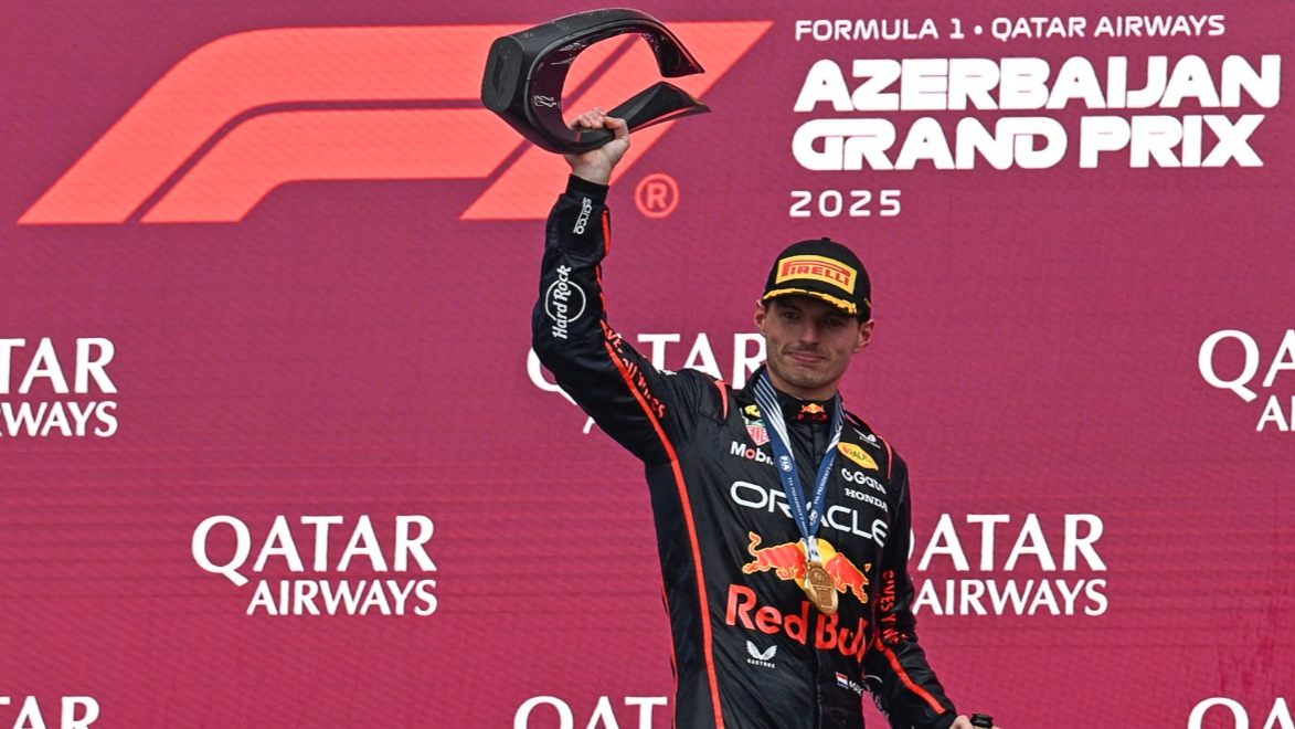 F1: Verstappen wins in Baku as Piastri crashes out