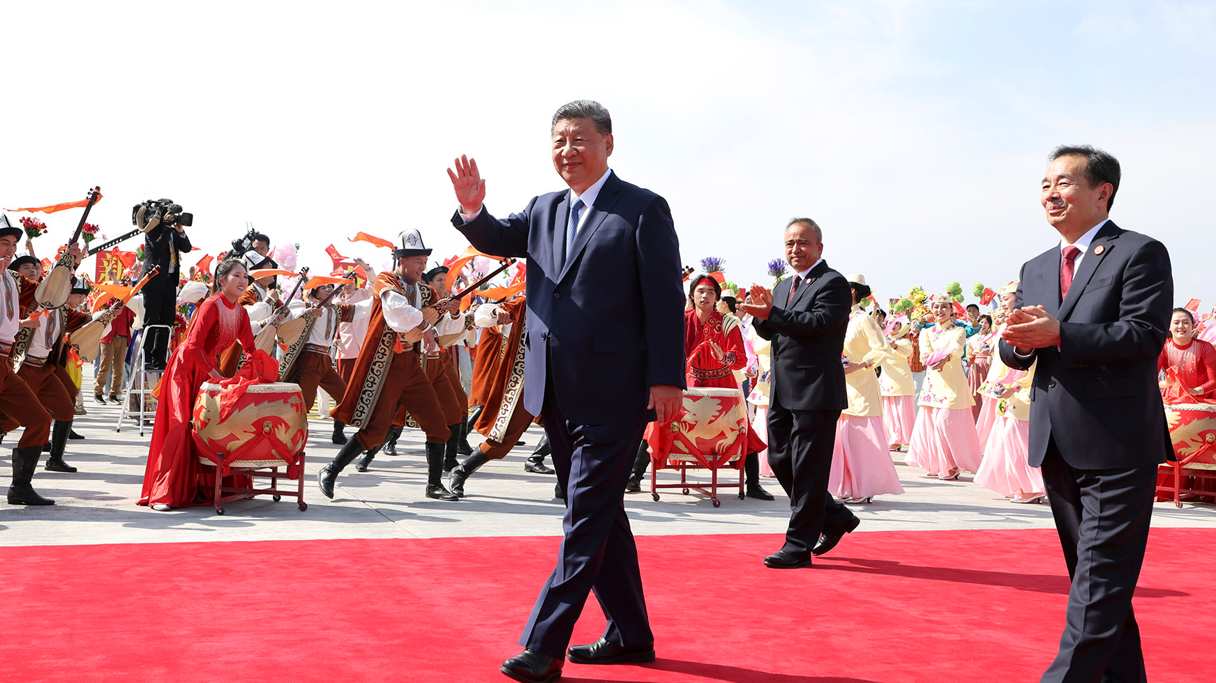 Xi: Pool efforts to build 'beautiful Xinjiang'