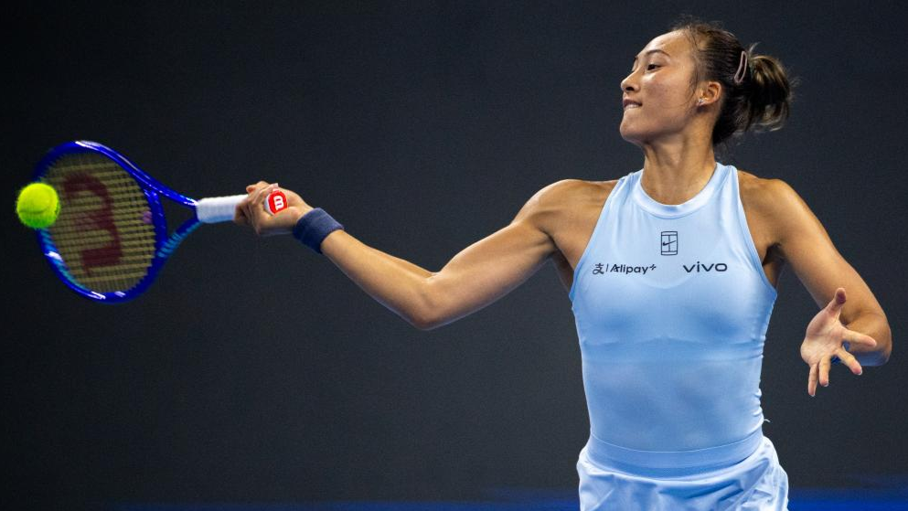 Sinner, Swiatek advance, Zheng comes back strong at China Open