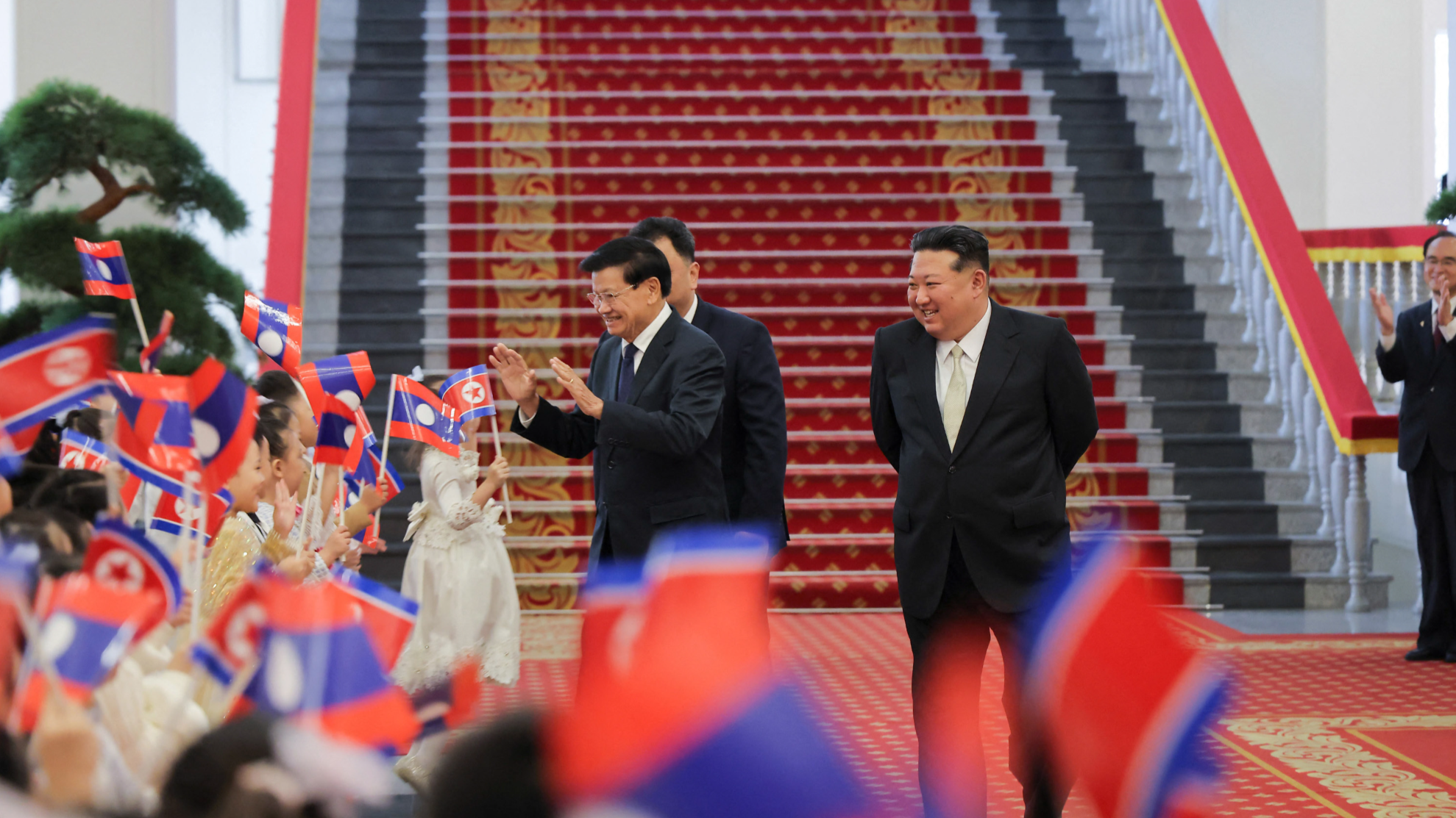 Top DPRK leader holds talks with visiting Lao president