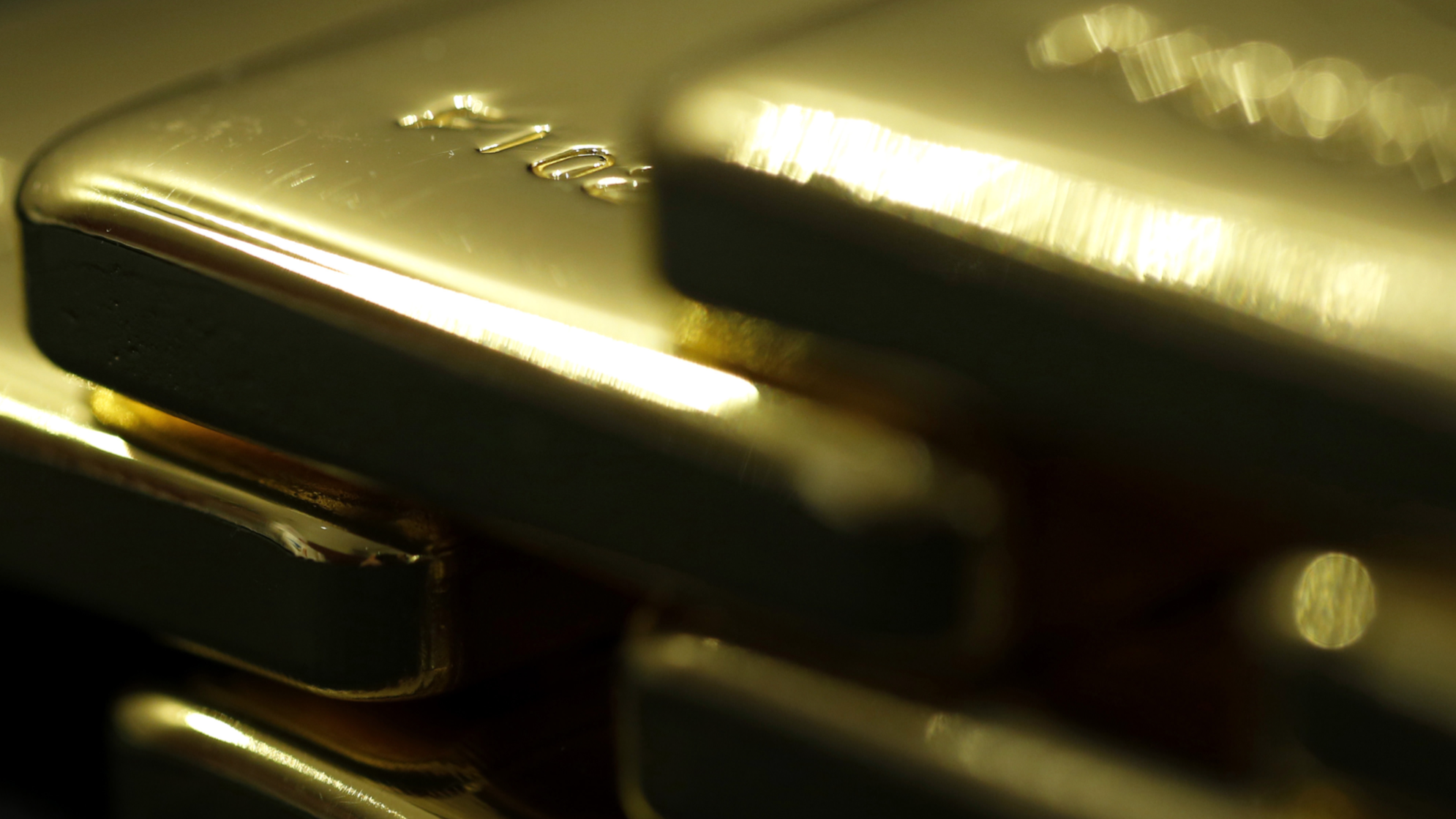 Gold tops $4,000 for first time fueled by US shutdown