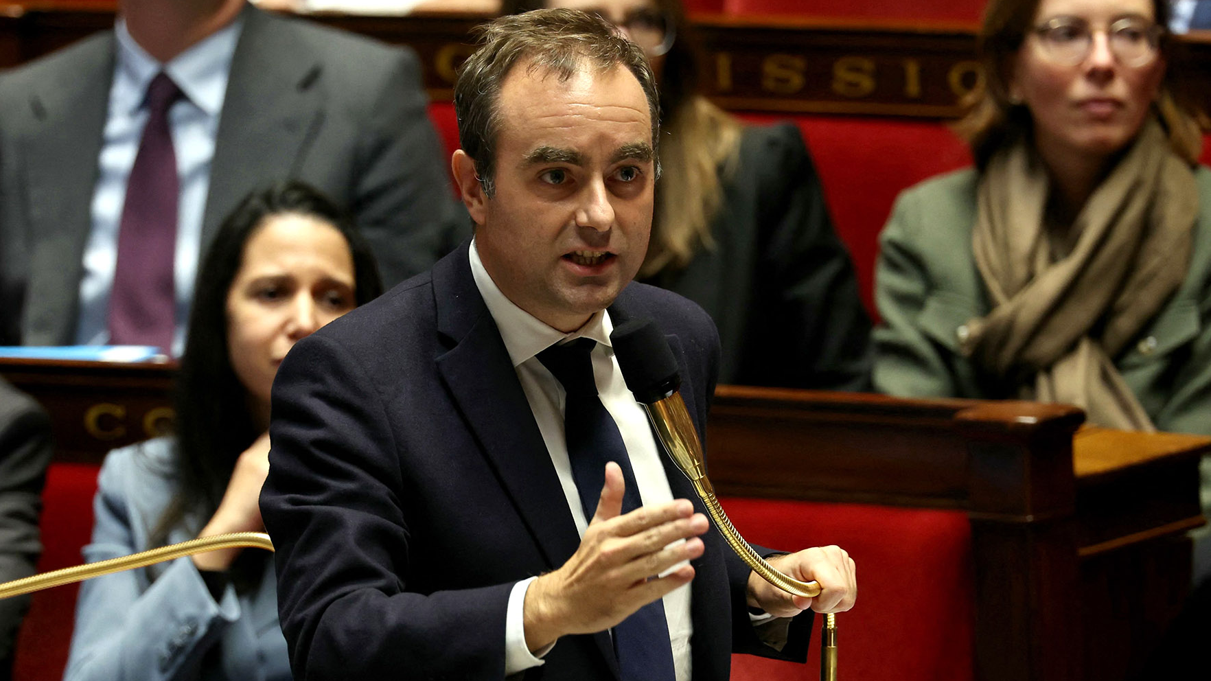 French PM to suspend pension reform