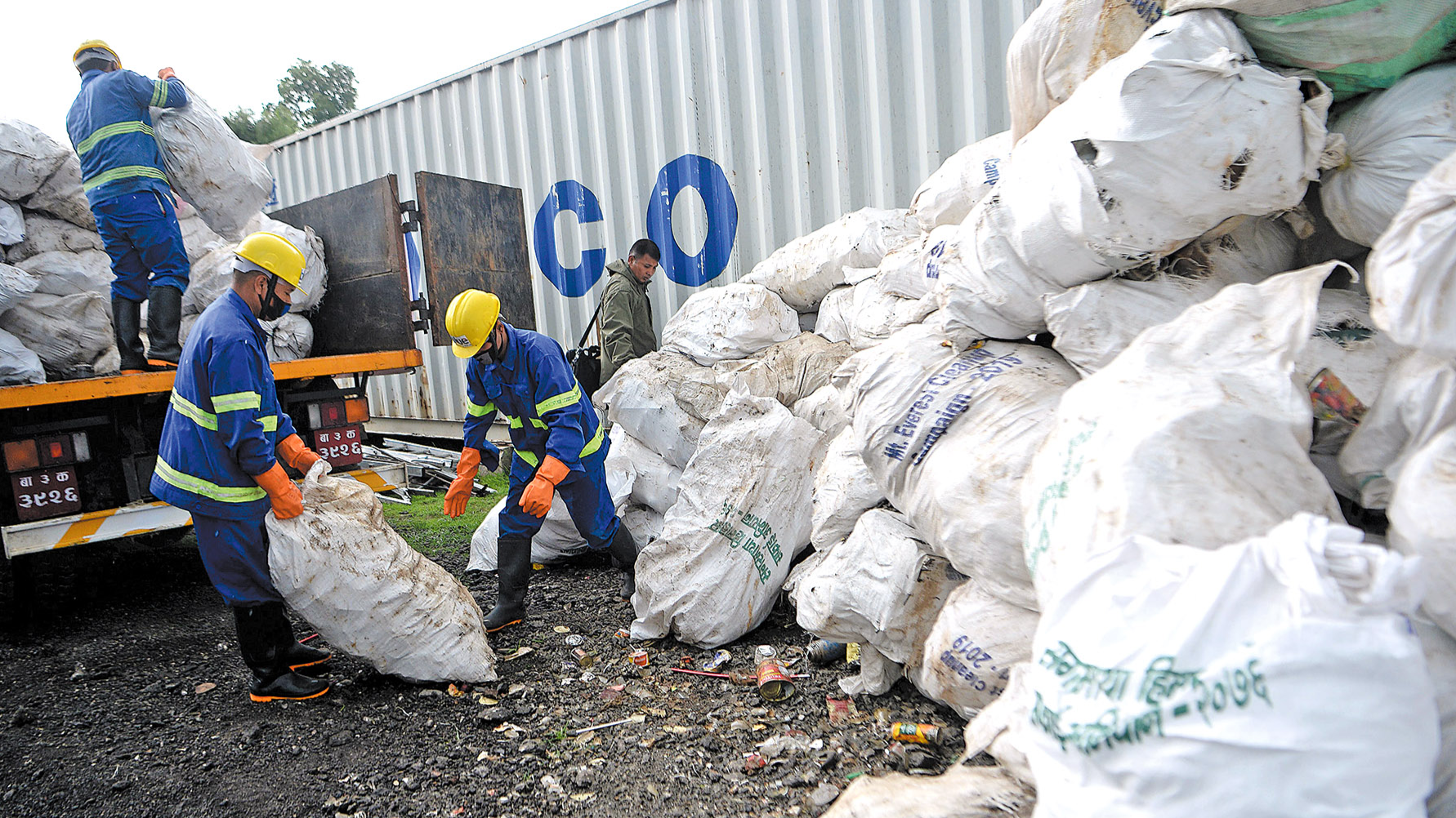 Cleaning up tallest rubbish tip