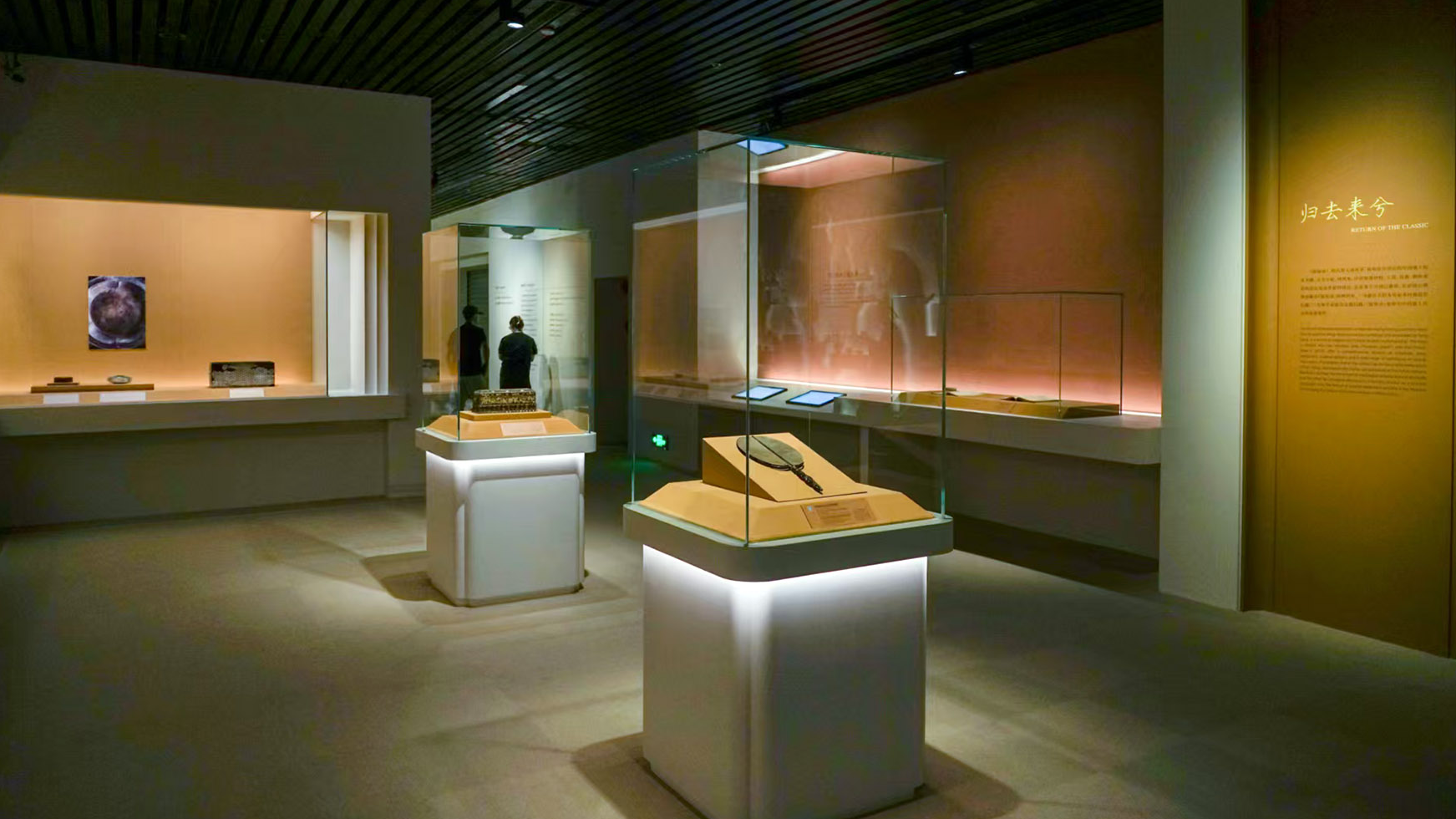 The luster of lacquerware through history