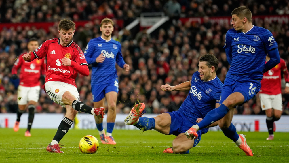 Everton beat Man United despite Gueye seeing red for slap on teammate