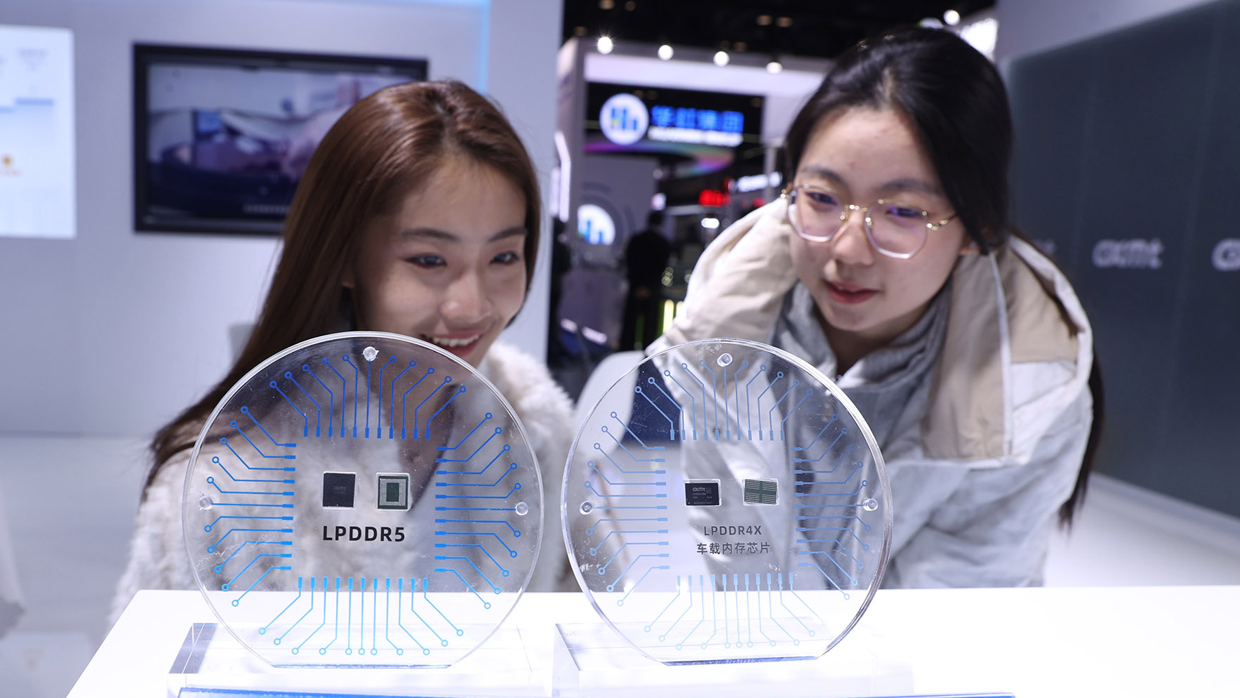 China mulls steps to woo more chip MNCs