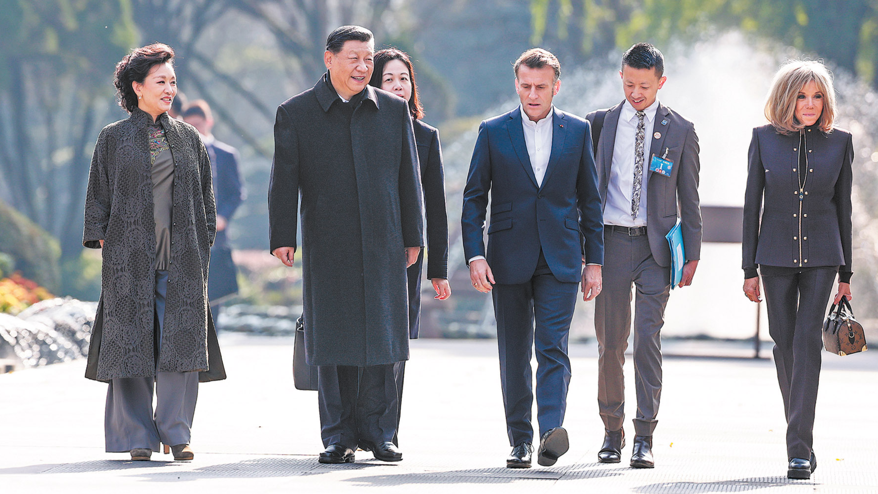 Xi, Macron enjoy friendly exchanges