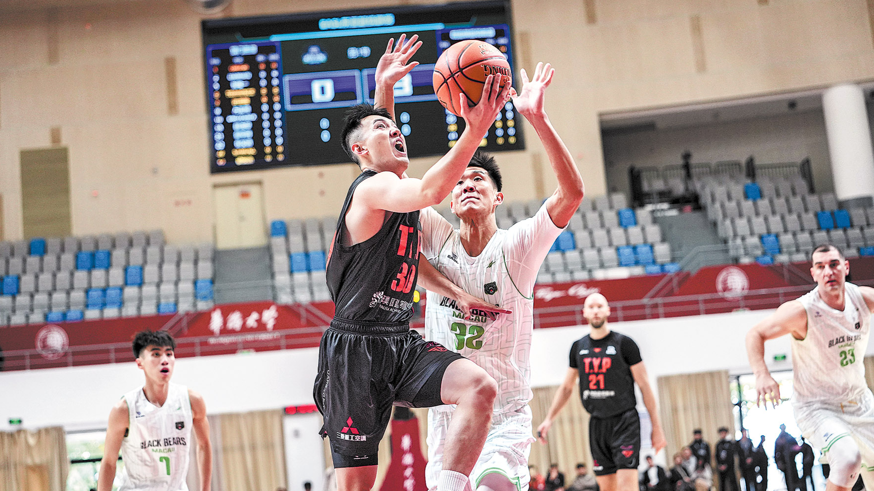 Up close with hoopster elites